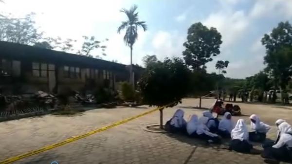 Gedung SMPN 4 Pangkalan Banteng di Kotawaringin Barat Ludes Terbakar