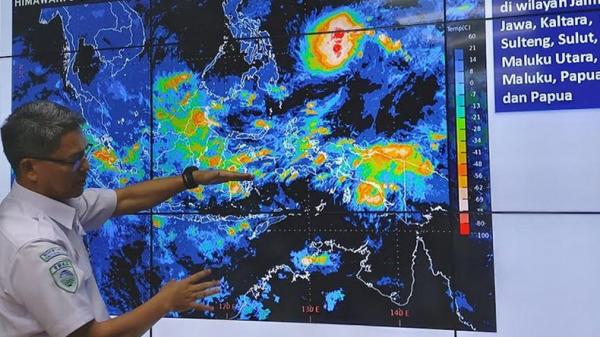 BMKG: Waspada Potensi Hujan Lebat Disertai Petir Sepekan ke Depan