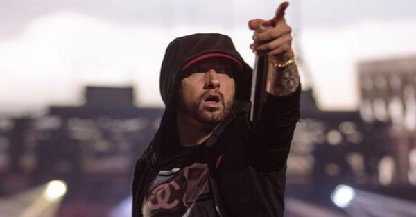 Penampilan Kejutan Eminem di Oscar 2020 Bikin Lagu Lose Yourself ...
