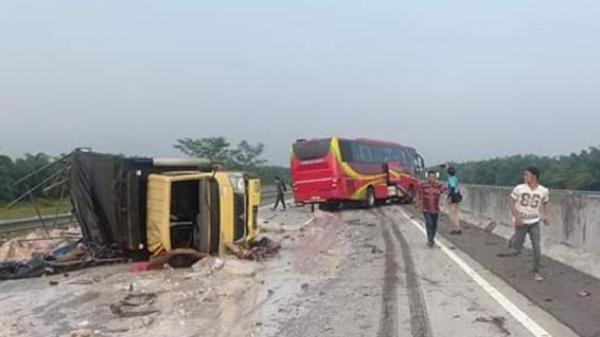Bus dan Truk Kecelakaan di Tol Medan-Tebingtinggi, Sejumlah Penumpang Terluka