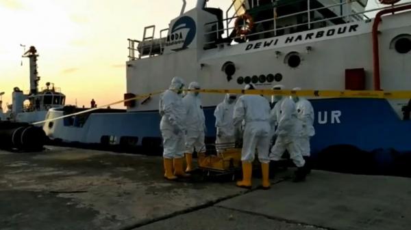 ABK di Tuban Ditemukan Tewas dalam Kamar Mandi, Tim Evakuasi Pakai APD ...