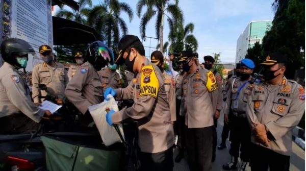Polda Kalsel Salurkan Bantuan 70 Ton Beras dari Kapolri untuk Warga Terdampak Corona