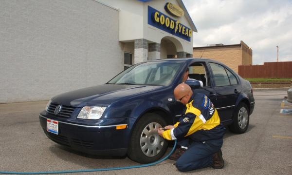 Presiden Trump Serukan Boikot Ban Goodyear terkait Larangan Topi MAGA