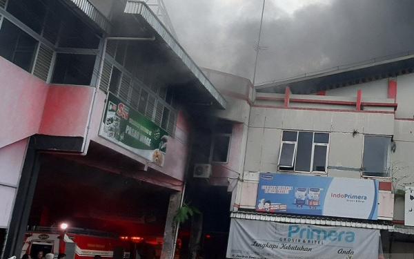 Tangisan Pedagang Pasar Wage Purwokerto Melihat Kiosnya Habis Terbakar