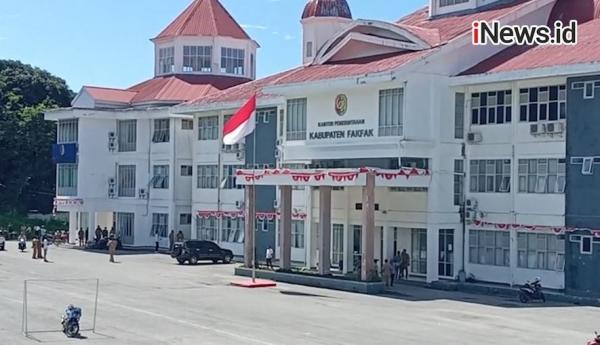 Video Kantor Bupati Fakfak Dirusak Massa yang Diduga Peserta Tak Lolos ... Video Kantor Bupati Fakfak Dirusak Massa yang Diduga Peserta Tak Lolos ...
