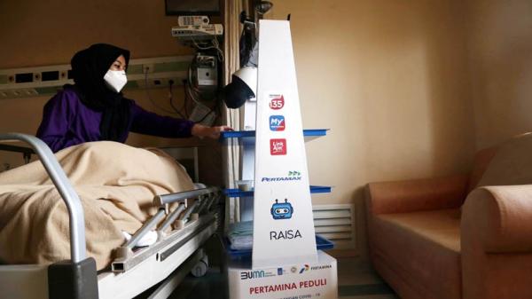 Aksi Robot Raisa Bantu Tenaga Medis Rawat Pasien Covid di Surabaya