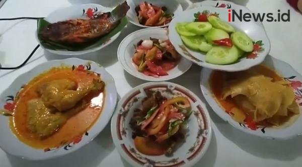 Video Menikmati Hidangan Dendeng Baracik, Makanan Khas Solok Sumbar
