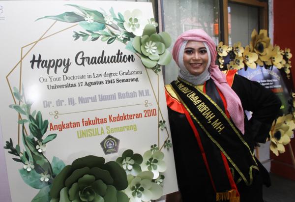 Kisah Perjuangan Mahasiswa asal Pati Raih Gelar Doktor Hukum di Usia 28 Tahun