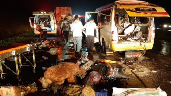 Penyebab Laka Maut Elf Tabrak Truk Di Tol Cipali Yang Tewaskan 10 Orang