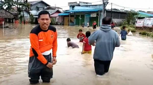 Tiga Sungai di Binjai Meluap, Warga Sebut Ini Banjir Besar Terburuk Tiga Sungai di Binjai Meluap, Warga Sebut Ini Banjir Besar Terburuk