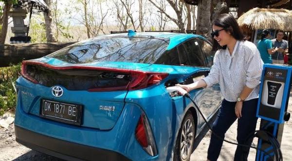 Toyota Siap Produksi Mobil Listrik Hybrid di Indonesia 2022