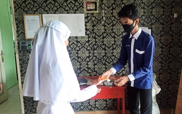 KBM Tatap Muka, MTsN Model Selong Sediakan Bank Masker untuk Siswa dan Guru
