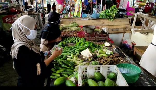 Jelang Jateng di Rumah Saja, Warga Pemalang Borong Sembako untuk Stok 2 ...