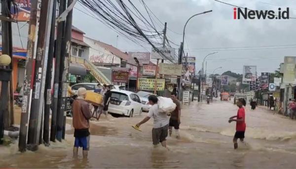 Video Perumahan di Bekasi Terendam Banjir hingga 70 Cm