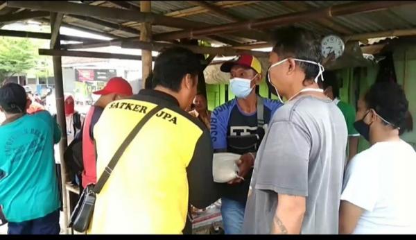 Preman Pasar Bagikan 2 Ton Beras ke Warga Terdampak Pandemi Covid di ...
