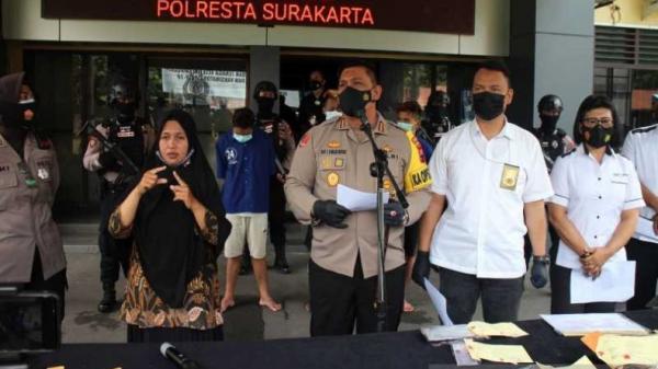 Eksploitasi Anak di Bawah Umur, Muncikari asal Solo Ini Ditangkap Polisi Eksploitasi Anak di Bawah Umur, Muncikari asal Solo Ini Ditangkap Polisi