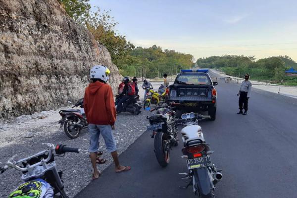 Razia Balap Liar di JJLS, Polsek Rongkop Gunungkidul Amankan 5 Motor