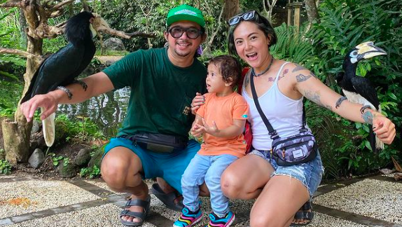 Posting Mau Tambah Personel, Poppy Sovia Bantah Hamil Anak Kedua