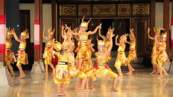 Tampil Luring dan Daring, Ratusan Anak di Solo Meriahkan Hari Tari Dunia