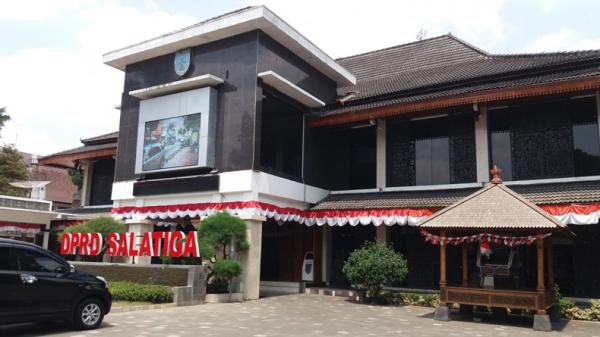 Pengadaan Sarpras Gedung Baru DPRD Salatiga Telan Rp2,7 Miliar Pengadaan Sarpras Gedung Baru DPRD Salatiga Telan Rp2,7 Miliar