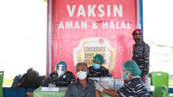Serbuan Vaksinasi TNI AL di Monumen Trikora Bitung Libatkan 25 Nakes ... Serbuan Vaksinasi TNI AL di Monumen Trikora Bitung Libatkan 25 Nakes ...
