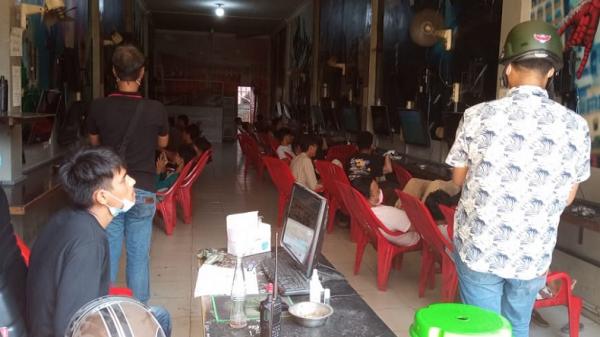 Polisi Temukan Puluhan Anak Asyik Main PS di Warung saat PPKM Darurat