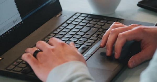 Cara Menampilkan Keyboard di Layar Laptop