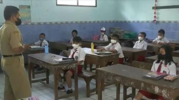 Antusiasme Warnai Pembukaan Pembelajaran Tatap Muka di Jepara Antusiasme Warnai Pembukaan Pembelajaran Tatap Muka di Jepara