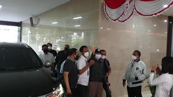 Youtuber Muhammad Kece Tiba di Bareskrim, Ini Penampakannya Youtuber Muhammad Kece Tiba di Bareskrim, Ini Penampakannya