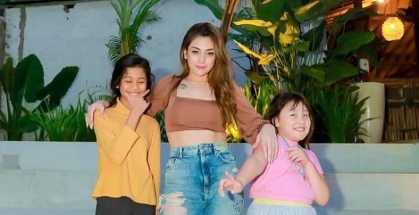 Deretan Artis Cantik Jadi Janda Muda, Nomor 6 Dijuluki Hot Mom yang ... Deretan Artis Cantik Jadi Janda Muda, Nomor 6 Dijuluki Hot Mom yang ...