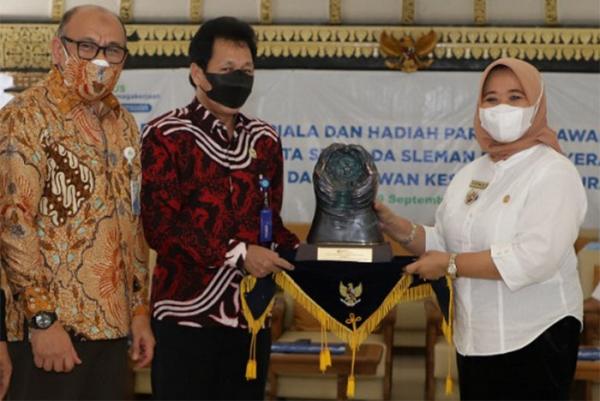 Komitmen Lindungi Pekerja, PDAM Sleman Raih Paritrana Award 2020