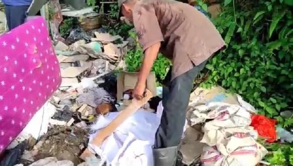 Balikpapan Gempar, Mayat Bayi Dibungkus Kardus Dibuang ke Tempat Sampah Balikpapan Gempar, Mayat Bayi Dibungkus Kardus Dibuang ke Tempat Sampah