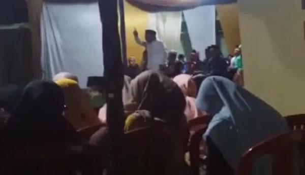 Heboh, Beredar Video Jemaah Marah ke Penceramah di Majalengka Heboh, Beredar Video Jemaah Marah ke Penceramah di Majalengka