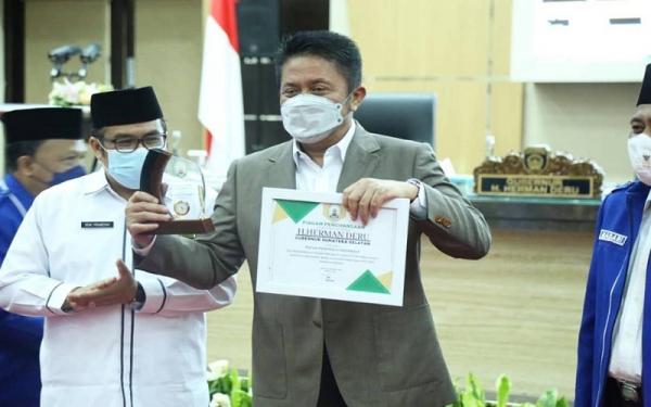Gubernur Sumsel Herman Deru Terima Penghargaan dari Asosiasi Penghulu