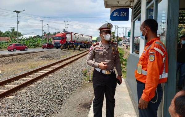 PT KAI Daop 1 Tutup 4 Perlintasan Liar Berbahaya di Sejumlah Wilayah