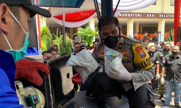 Polda Jatim Musnahkan 124 Kg Sabu, Miras dan Ribuan Pil Ekstasi