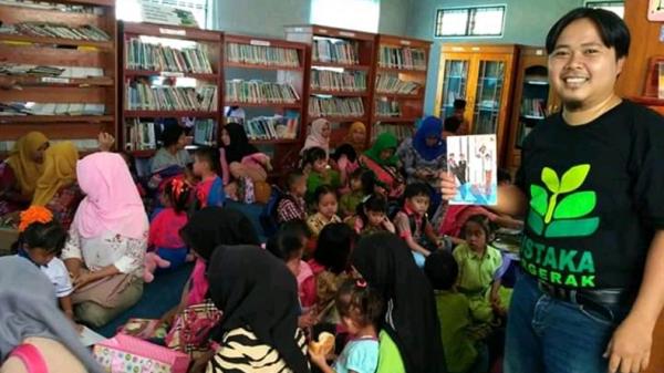 Mas Eko, Pejuang Literasi yang Rela ke Pelosok Kampung Way Kanan Demi ...