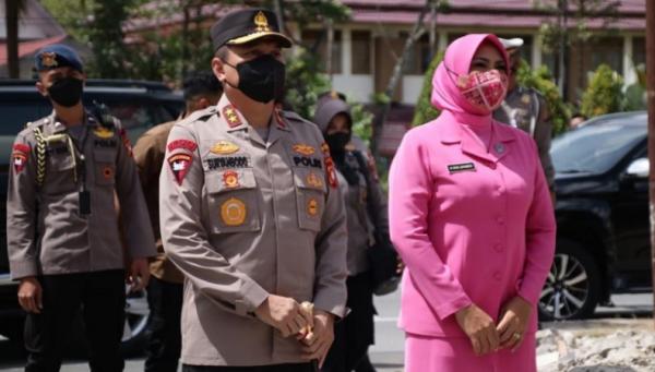 Resmi Bertugas, Kapolda Kalbar Irjen Suryanbodo Asmoro Disambut Prosesi Jajar Hormat
