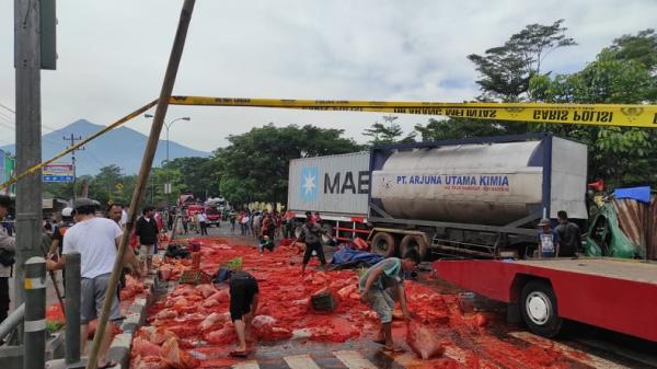 Terungkap, Ini Identitas Korban Tewas Kecelakaan Truk Tabrak 5 Kendaraan di JLS Salatiga