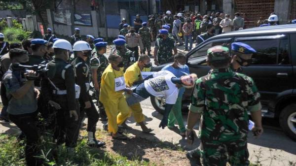 Rekonstruksi Kasus Tabrak Lari Nagreg Kolonel Inf Priyanto Gotong Korban