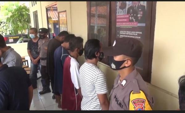 Polisi Ringkus Komplotan Pencurian Puluhan HP saat Pengajian Akbar di Tegal Polisi Ringkus Komplotan Pencurian Puluhan HP saat Pengajian Akbar di Tegal