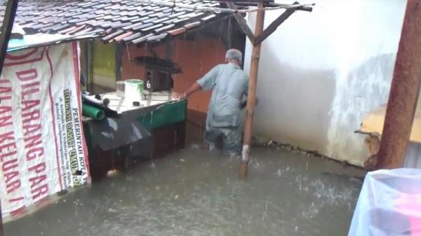 Diguyur Hujan Deras, Ratusan Rumah di Pekalongan Terendam Banjir