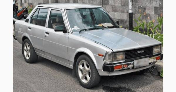 Mobil Retro 1990-an Paling Dicari, Mana yang Populer?