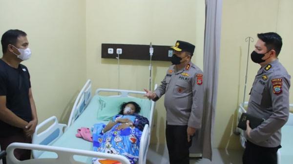 Momen Kapolda Sulut Jenguk serta Beri Semangat Perempuan Korban Panah ... Momen Kapolda Sulut Jenguk serta Beri Semangat Perempuan Korban Panah ...