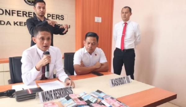 Modus Kegiatan Fiktif, Eks Pejabat Dispora Kepri Diduga Korupsi Rp20 Miliar Modus Kegiatan Fiktif, Eks Pejabat Dispora Kepri Diduga Korupsi Rp20 Miliar