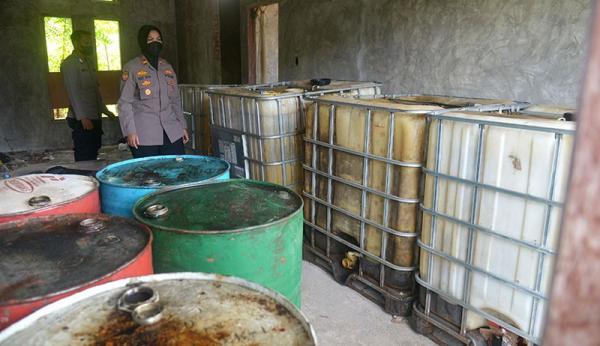 Polisi Ungkap Lokasi Penimbunan Solar 6 Ton di Daerah Terpencil Kupang