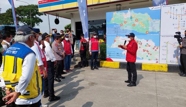 Kapolri Cek Rest Area Km 57 Tol Cikampek, Tinjau Vaksin Booster di Tempat