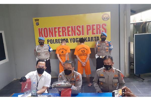 Sebelum Beraksi, Pelaku Pembakaran Mahasiswa UTY Minum Anggur Merah Sebelum Beraksi, Pelaku Pembakaran Mahasiswa UTY Minum Anggur Merah