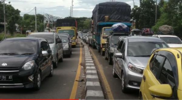 Cerita Pemudik Terjebak Macet Parah di Tol-Jalan Arteri Menuju Pelabuhan Merak