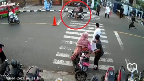 Viral Pemotor Geberkan Knalpot Bising Saat Sholat Id Polisi Buru 2 Pria